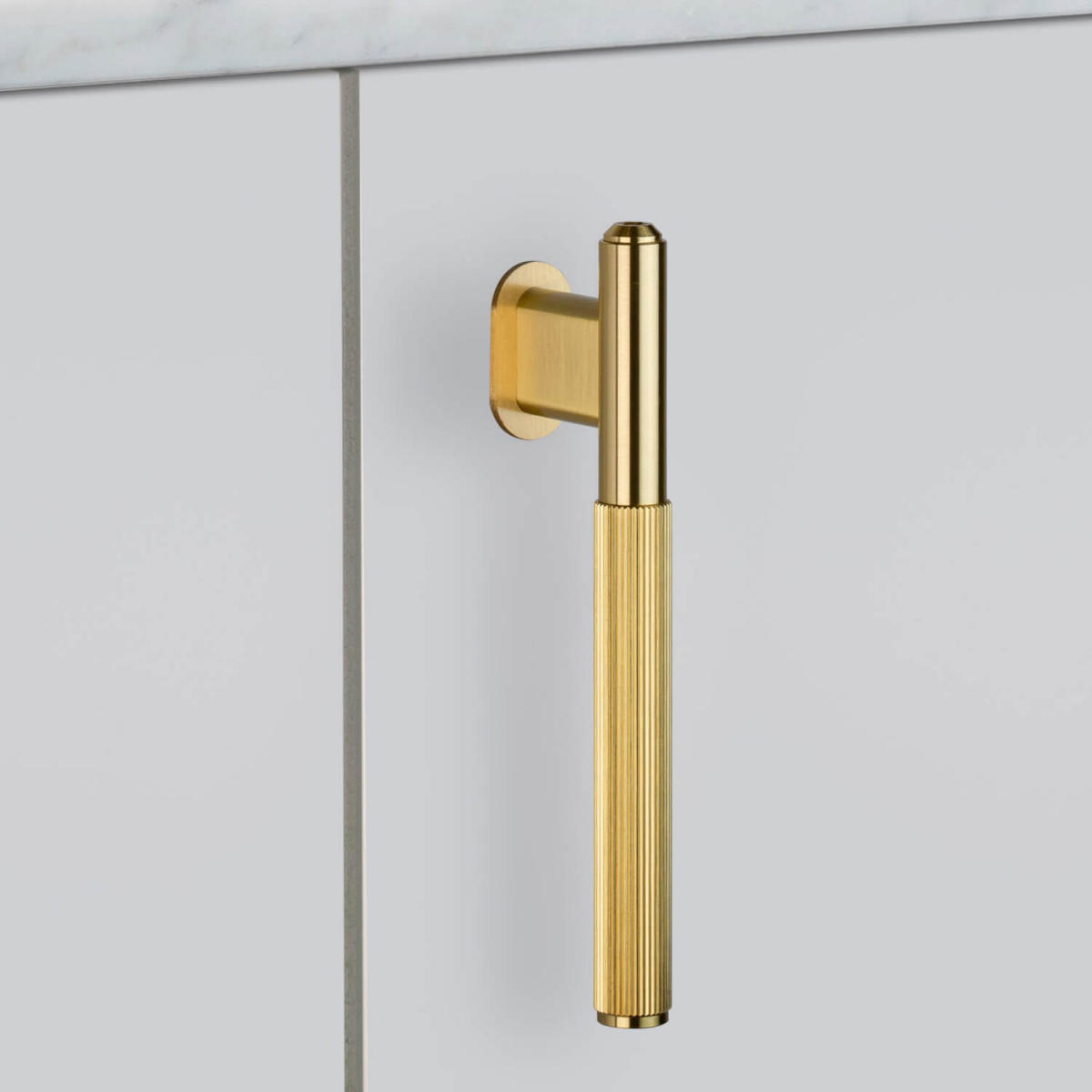 Buster + Punch - Linear L-Bar - Solid Brass - L-Bar Buster+Punch - VillaHus